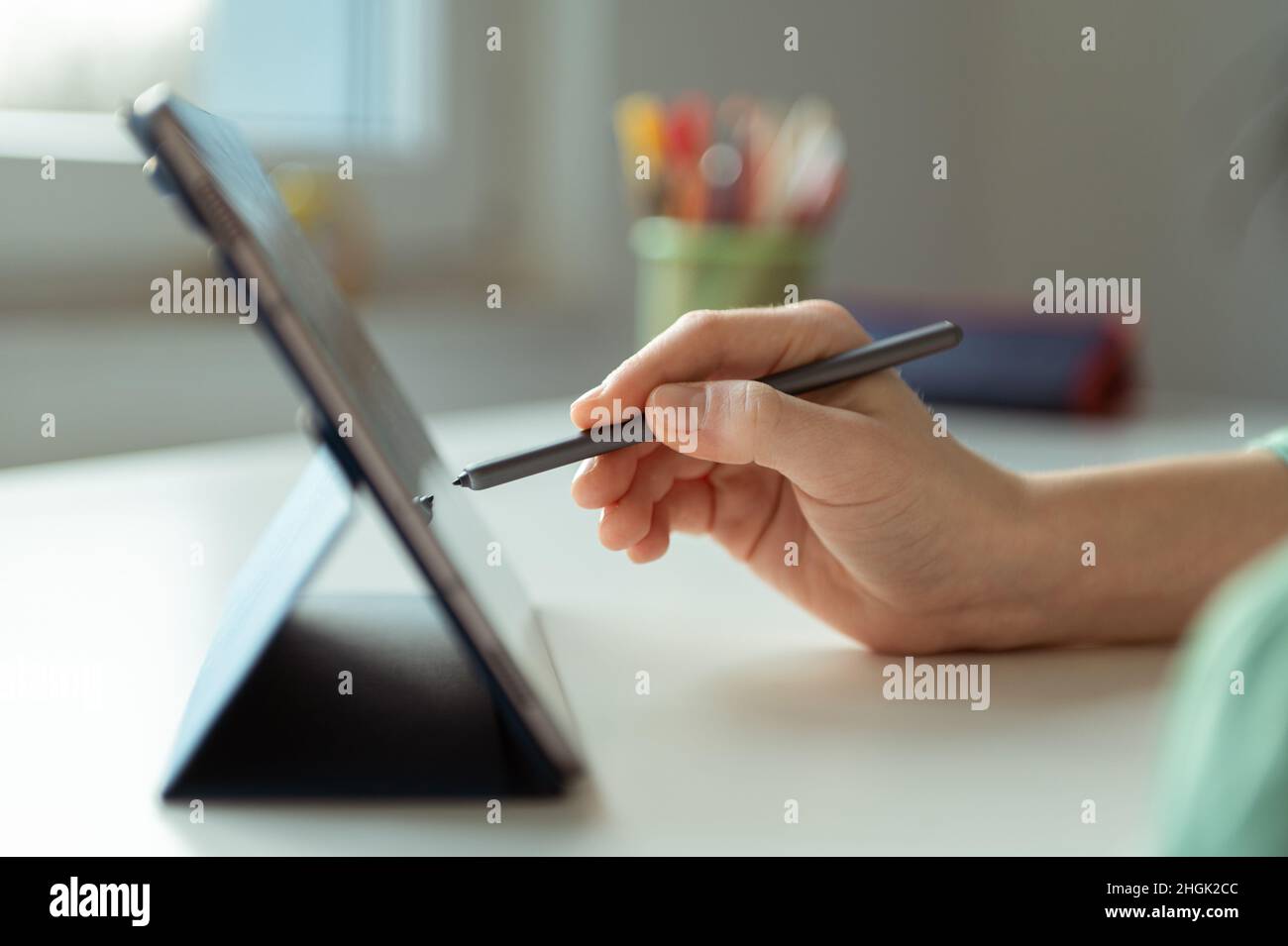 Close up photo of teens hand tapping with pen on tablet Stock Photo - Alamy