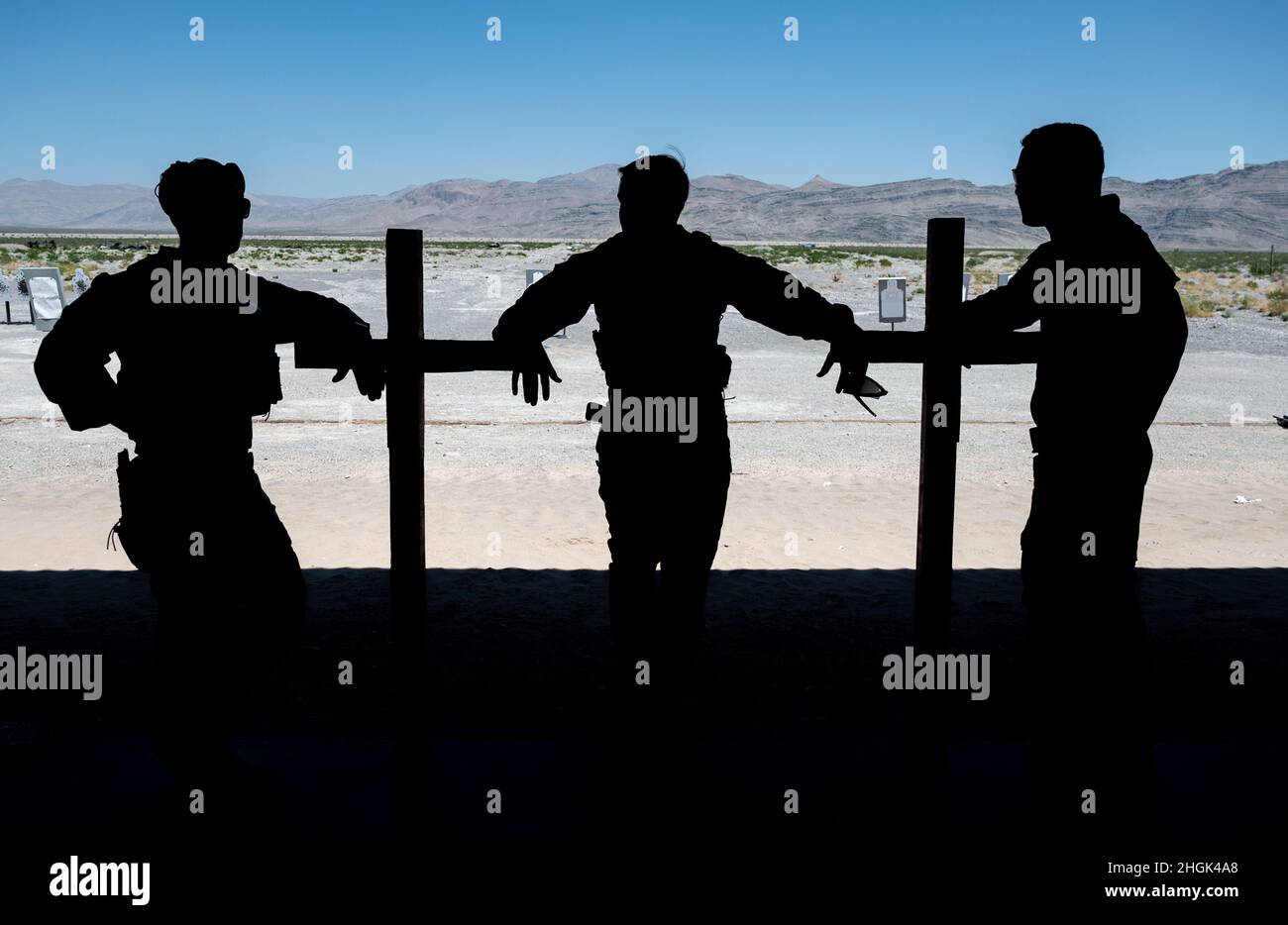 Gunfighting hi-res stock photography and images - Alamy