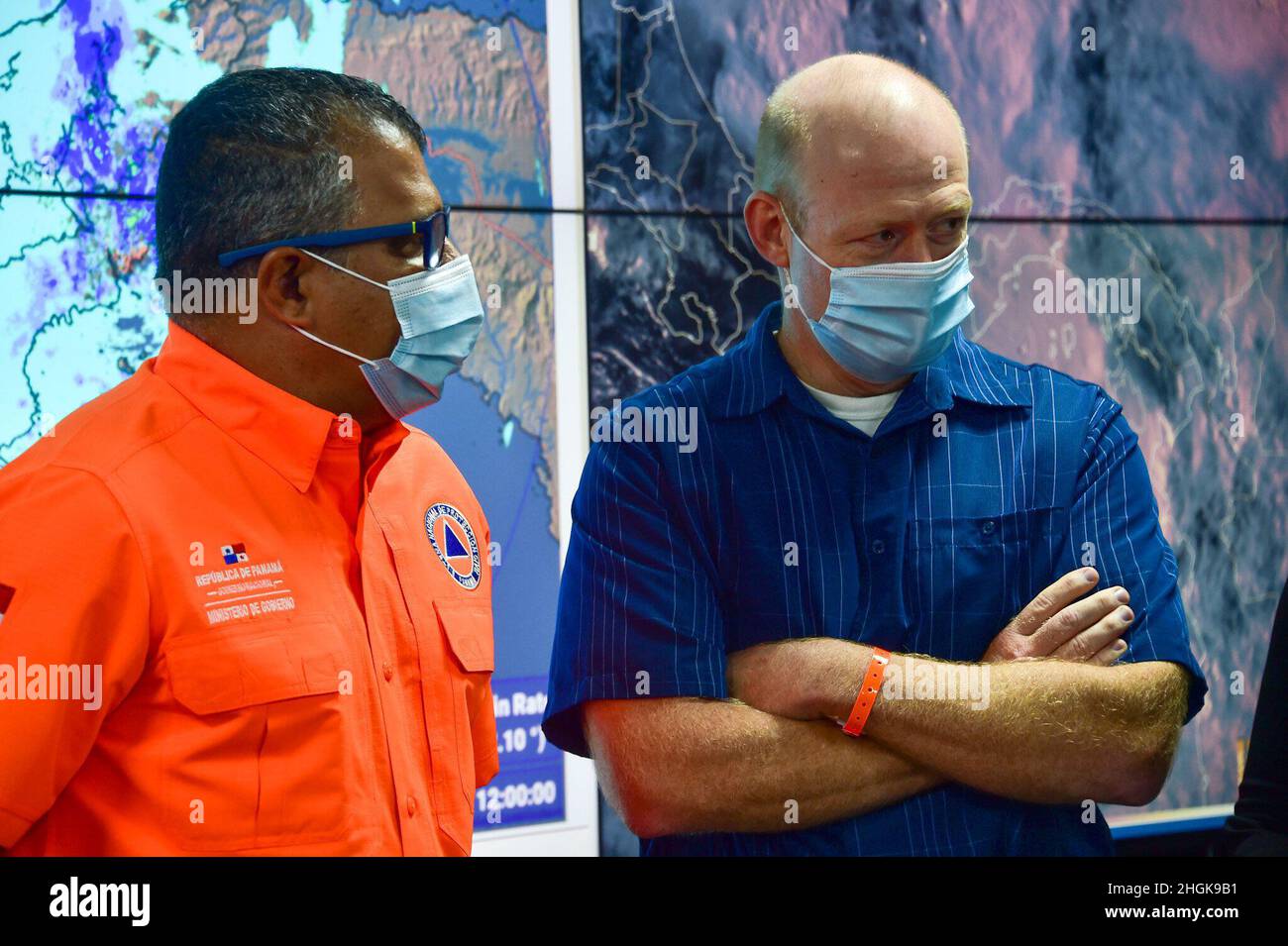 Carlos Rumbo (left), general director of SINAPROC General Director of ...