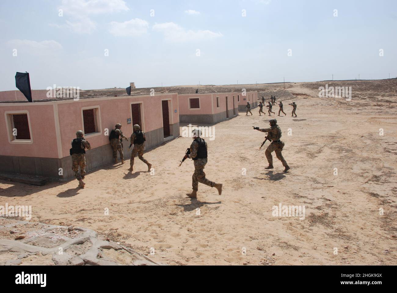 U.S. Special Forces and Egyptian Airborne Forces prepare to breach a ...