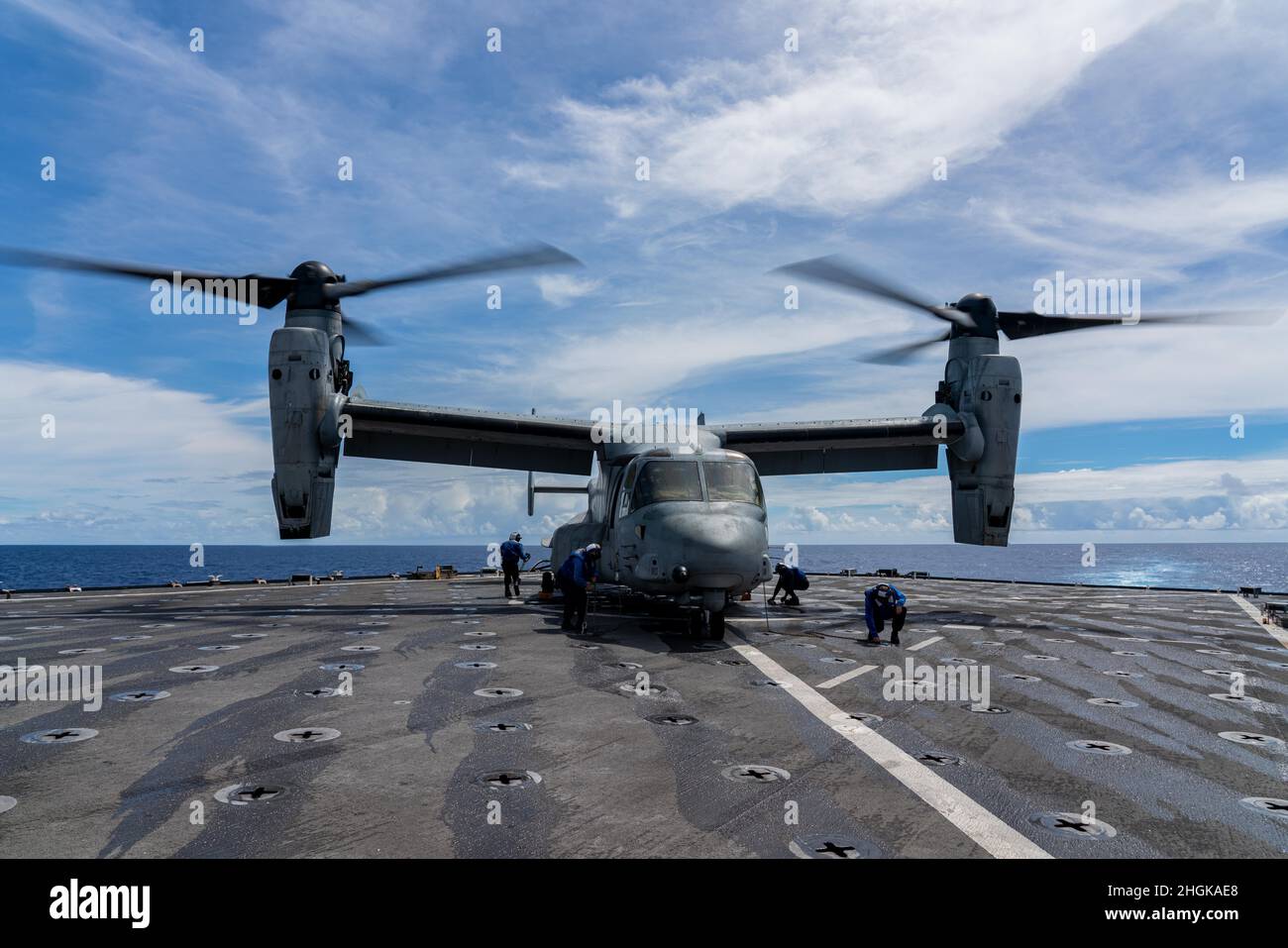 PACIFIC OCEAN (August 31, 2021) Sailors use chains to secure an MV-22 ...