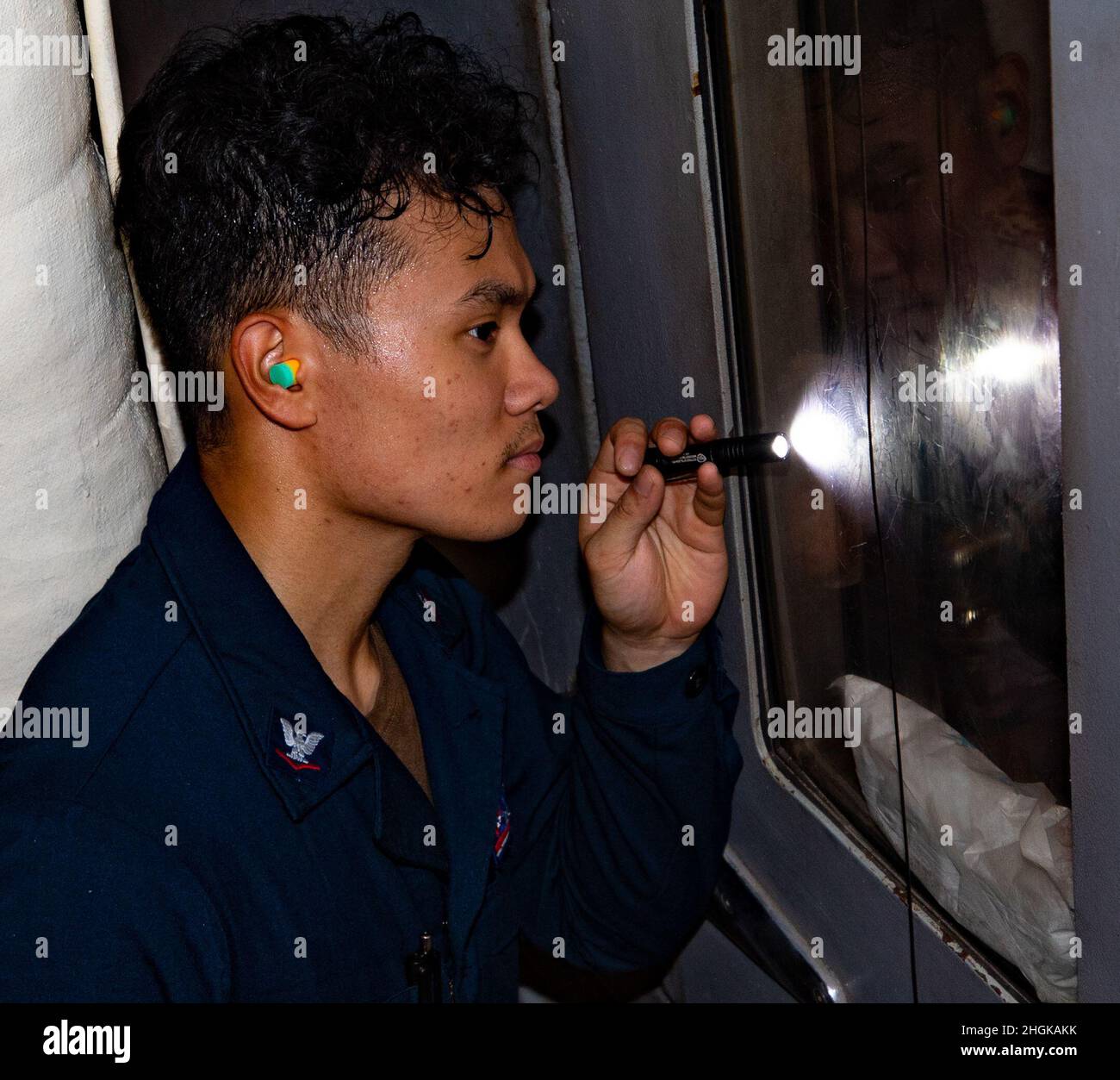 PHILIPPINE SEA (Aug. 31, 2021) Electricians Mate 3rd Class Rizaldy ...