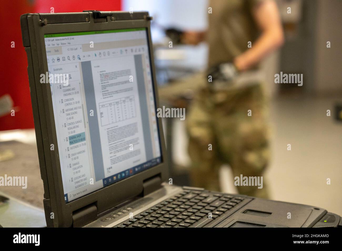 31 aircraft maintenance squadron hi-res stock photography and images ...