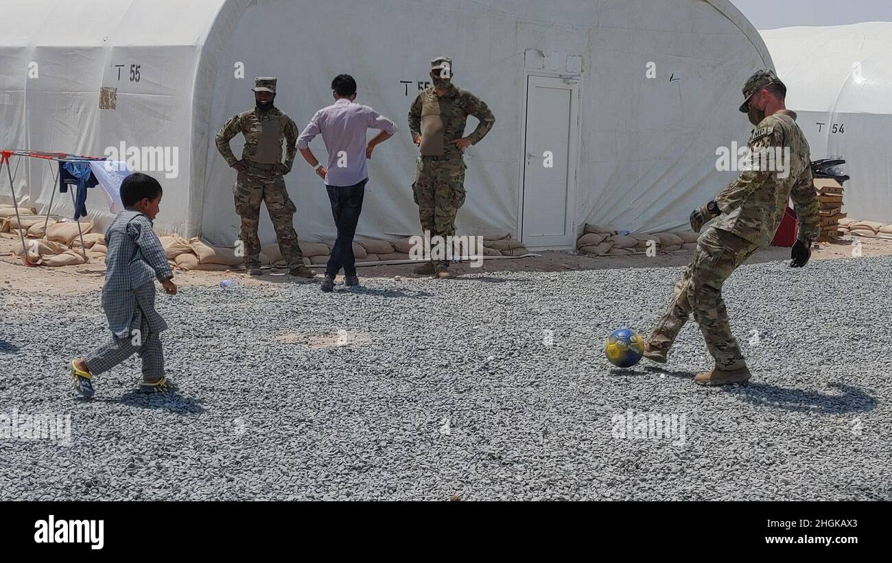 Soldiers with the 127th Military Police Company, 759th MP Battalion ...
