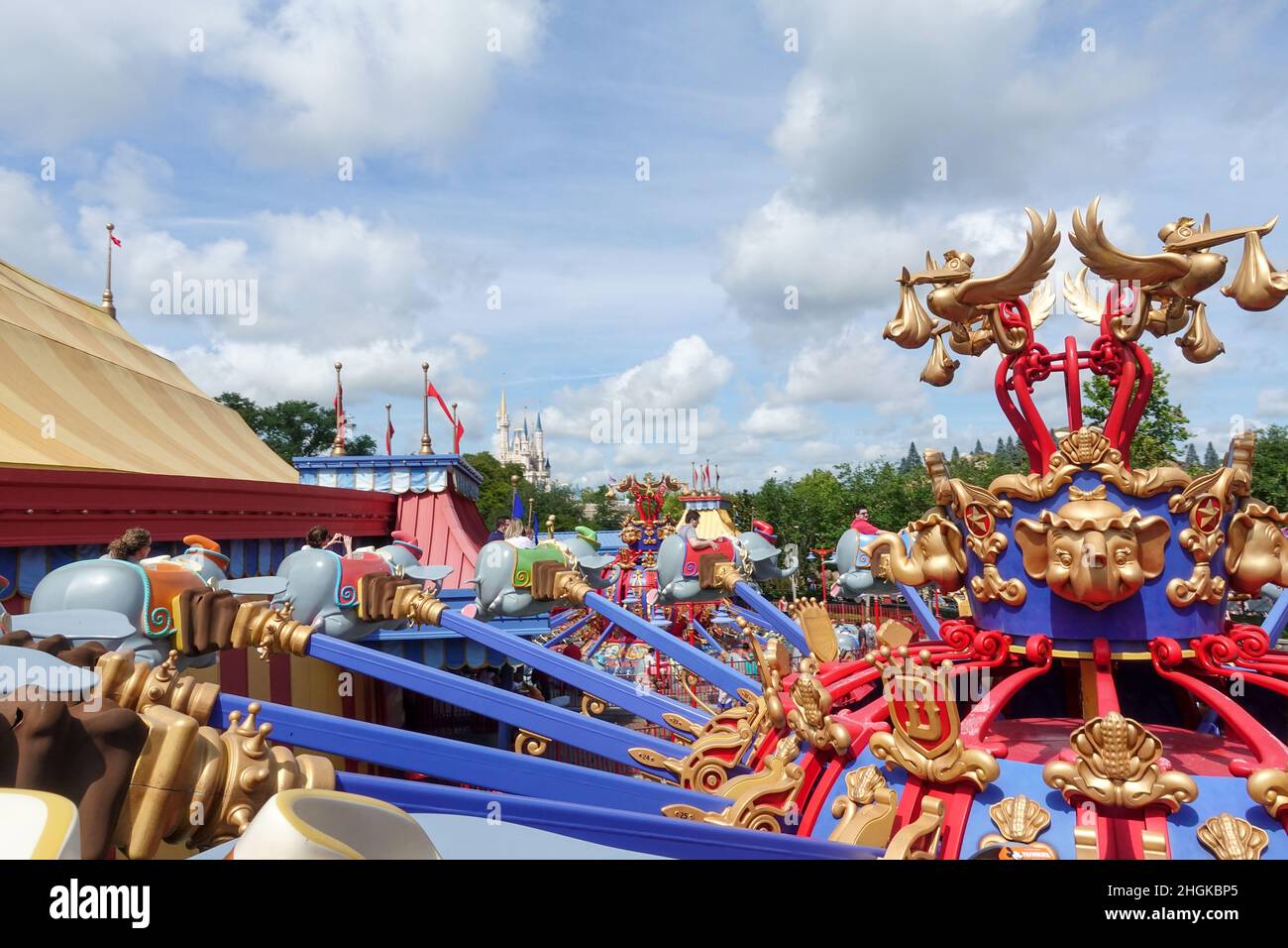 Dumbo ride magic kingdom hi-res stock photography and images - Alamy