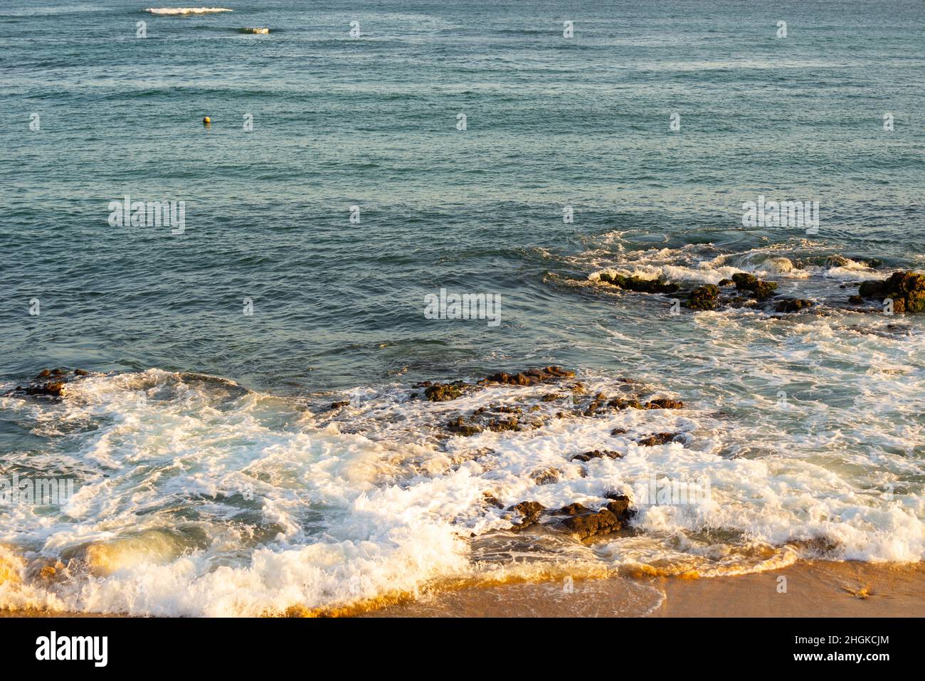 Closeup wave crashing on shoreline hi-res stock photography and images ...