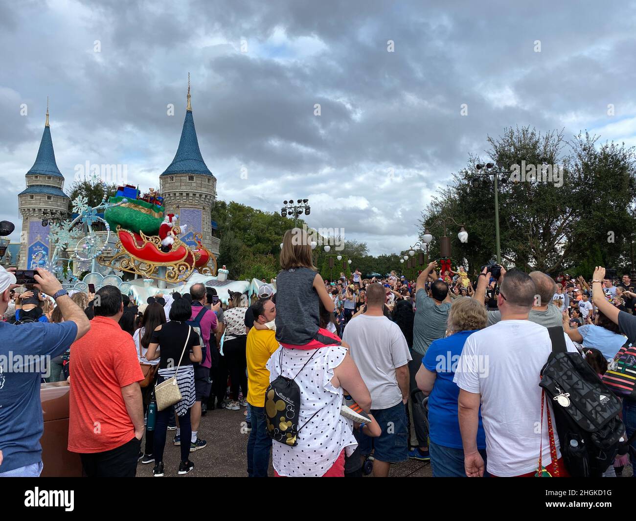Disney world christmas parade hi-res stock photography and images - Alamy