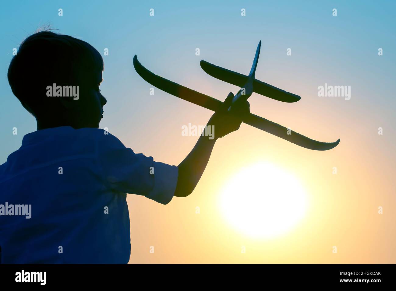 Children field model plane hi-res stock photography and images - Alamy