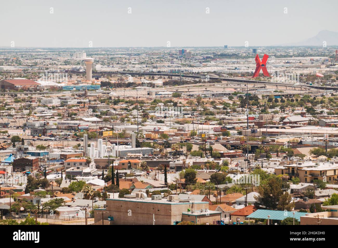 the US-Mexico border carves a line between El Paso, TX and Ciudad ...