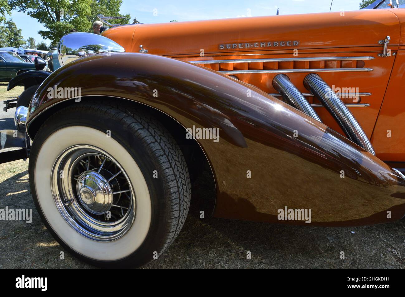 White wall tyres hi-res stock photography and images - Alamy