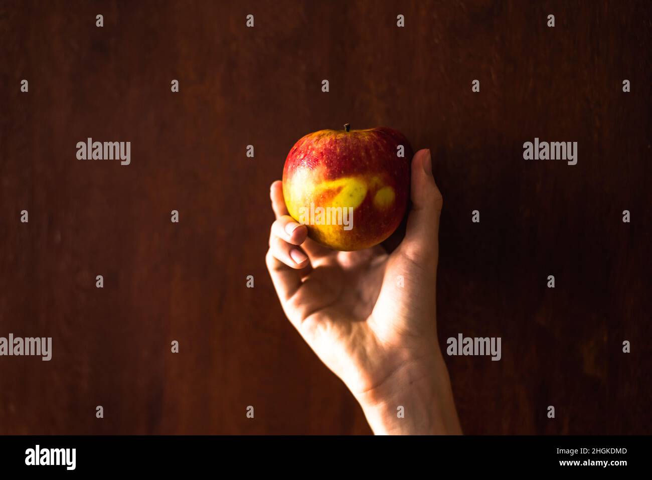 Hand holding red apple dark hi-res stock photography and images - Alamy