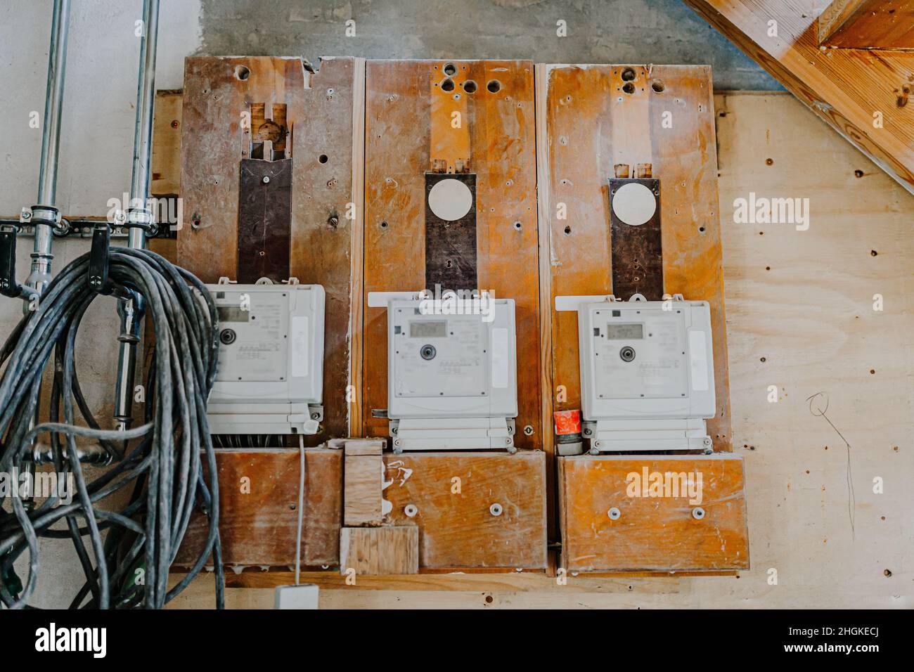 electricity meter device on wall of house Stock Photo - Alamy