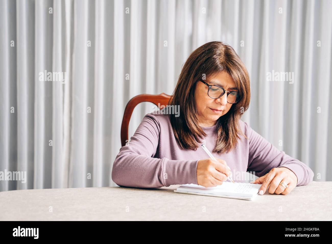 Woman handwriting hi-res stock photography and images - Alamy