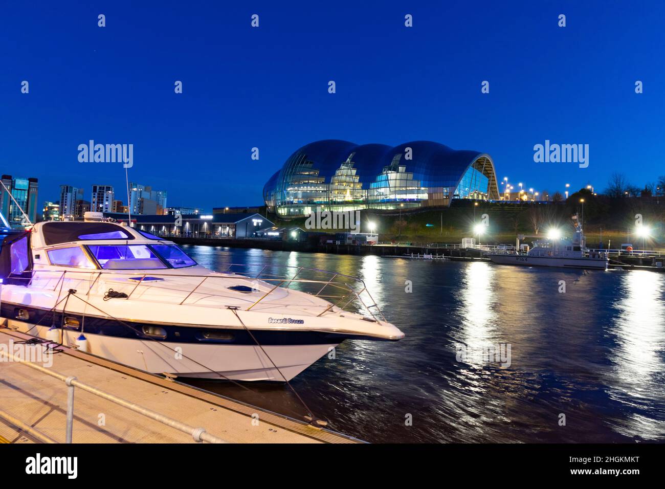 speedboat & the organic glass form of the Sage Gateshead a music centre ...
