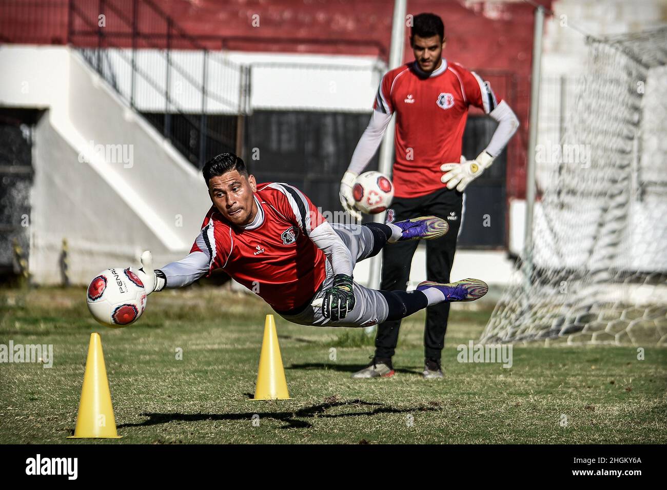 PE - Recife - 01/21/2022 - TRAINING SANTA CRUZ - Jefferson goalkeeper ...
