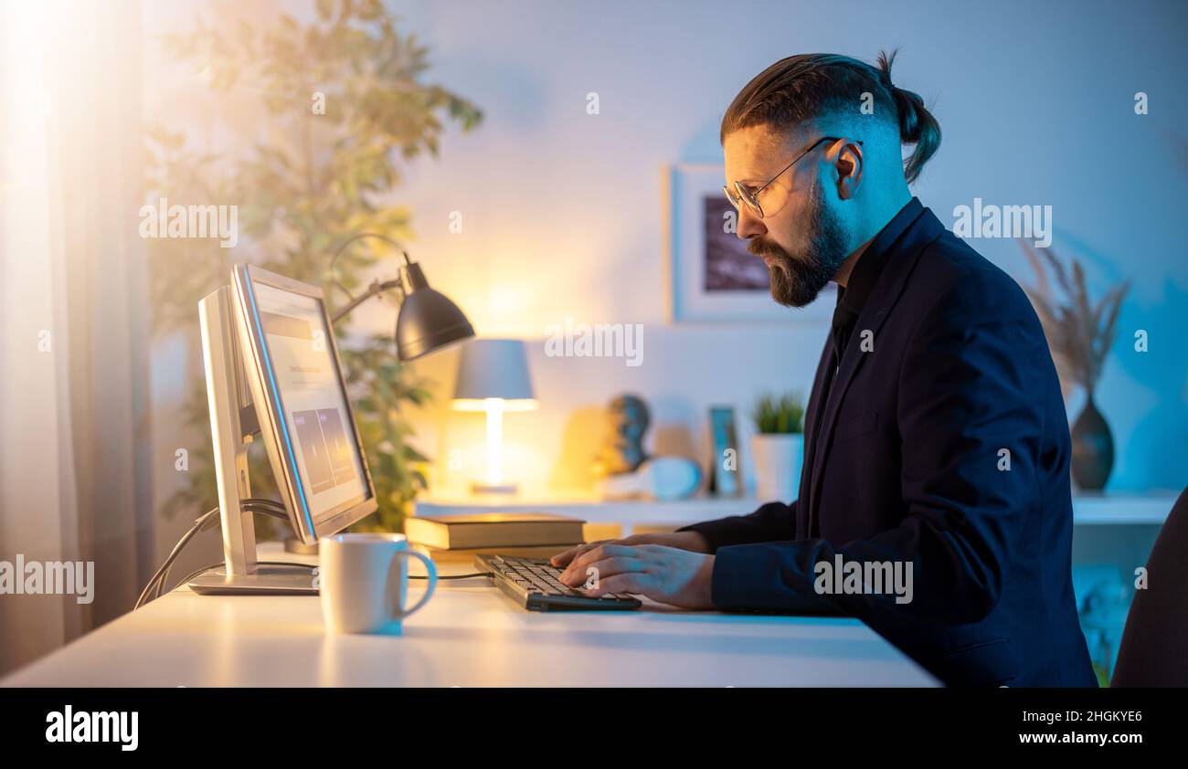 Man working on pc hi-res stock photography and images - Alamy