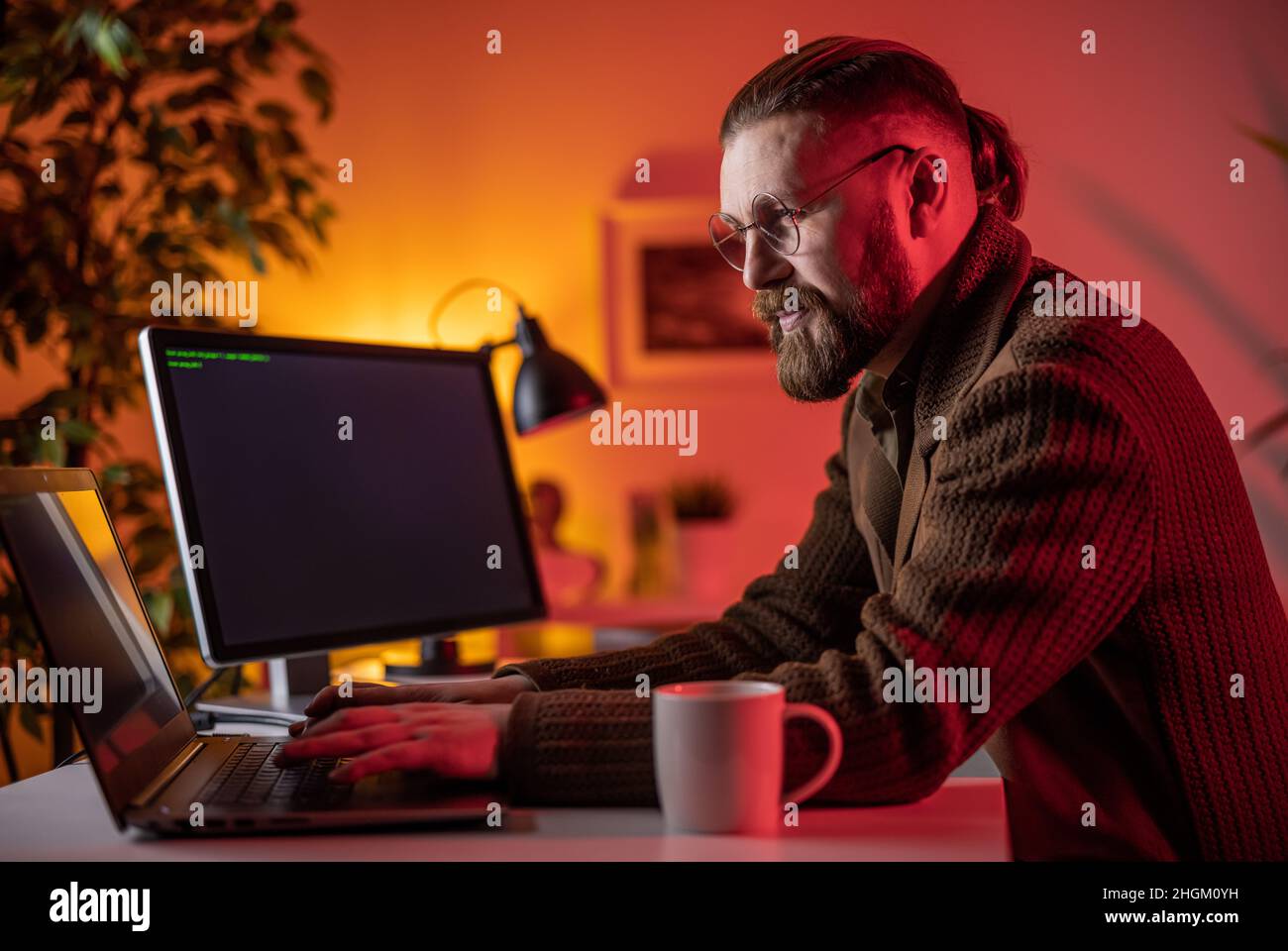 Man coding hi-res stock photography and images - Alamy