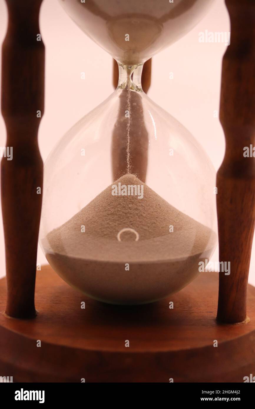 Hourglass spilling sand killing time counting Stock Photo - Alamy