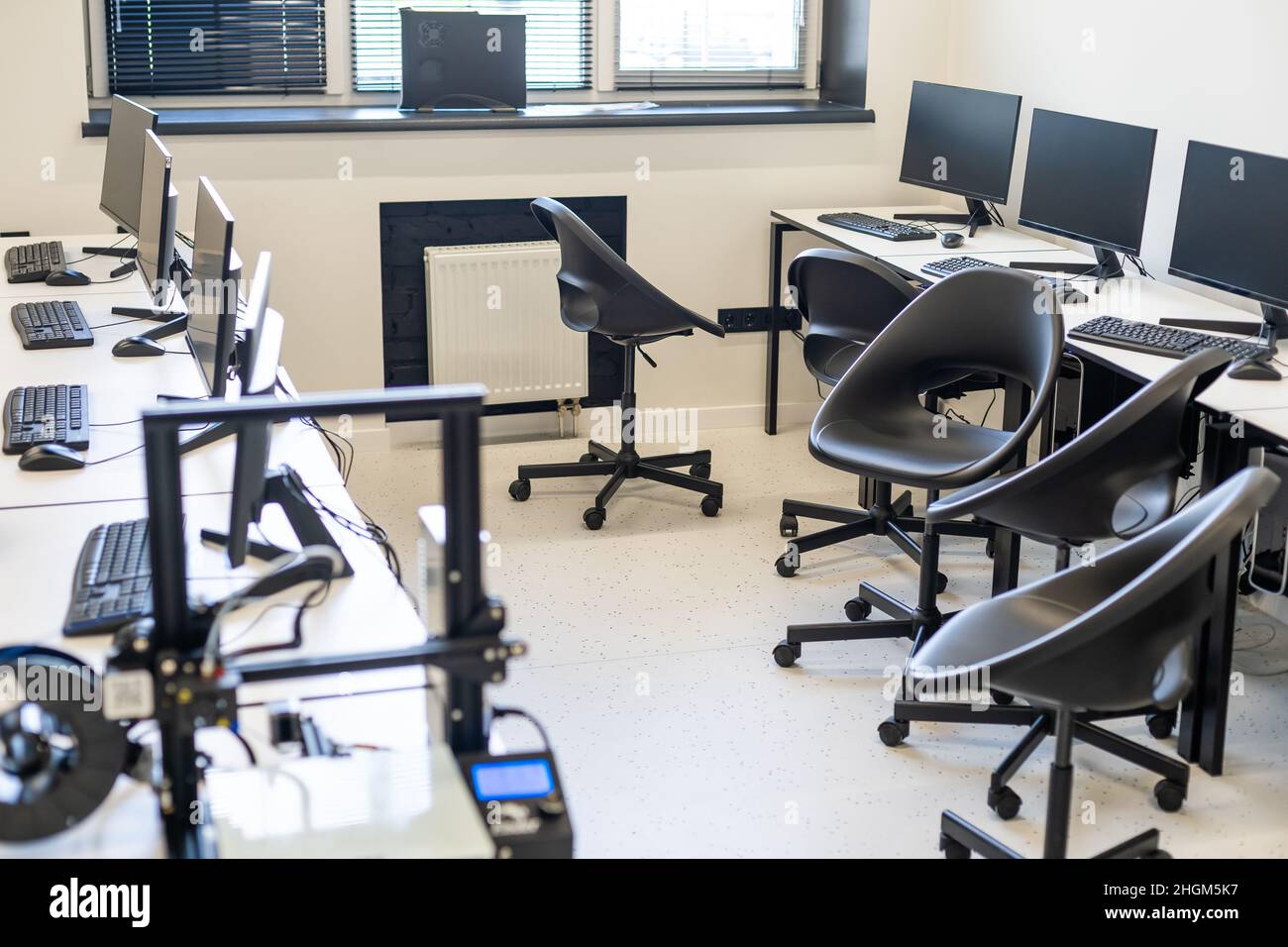 empty call center, Laptop on desk at office Stock Photo - Alamy