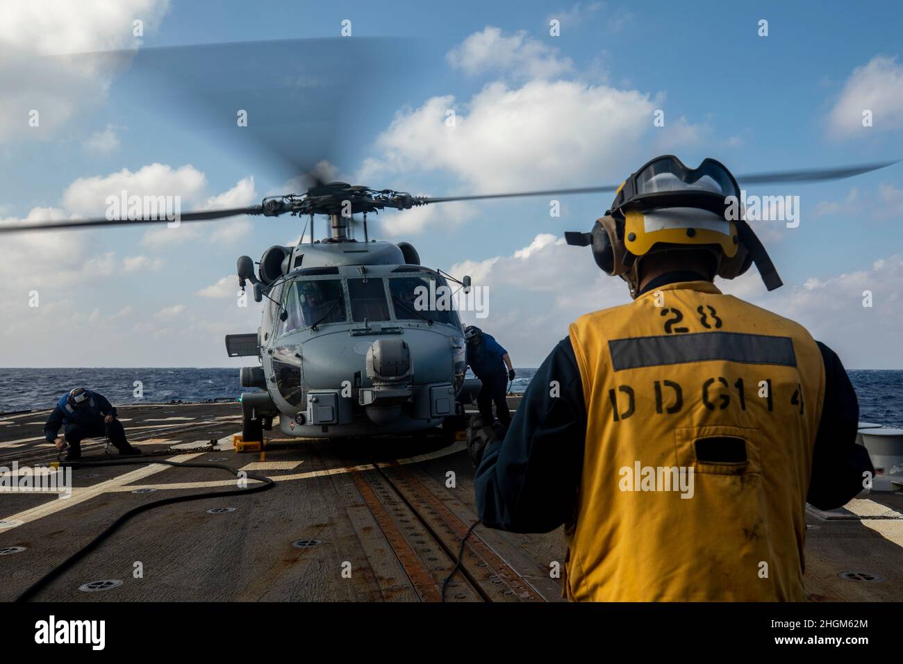 SOUTH CHINA SEA (Jan. 19, 2022) Boatswain’s Mate Seaman Esau Arellano ...