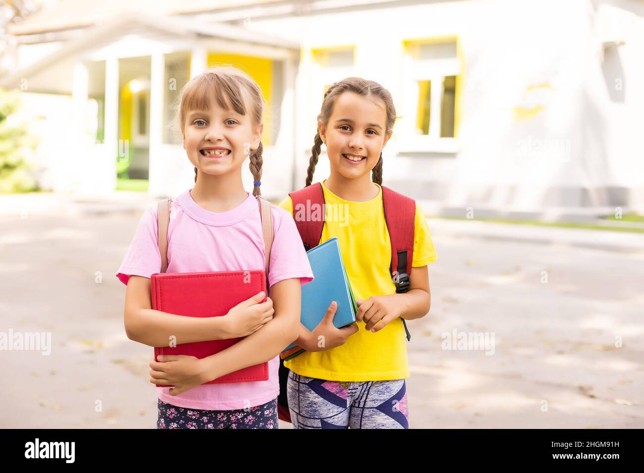 Basic school students crossing the road Stock Photo - Alamy