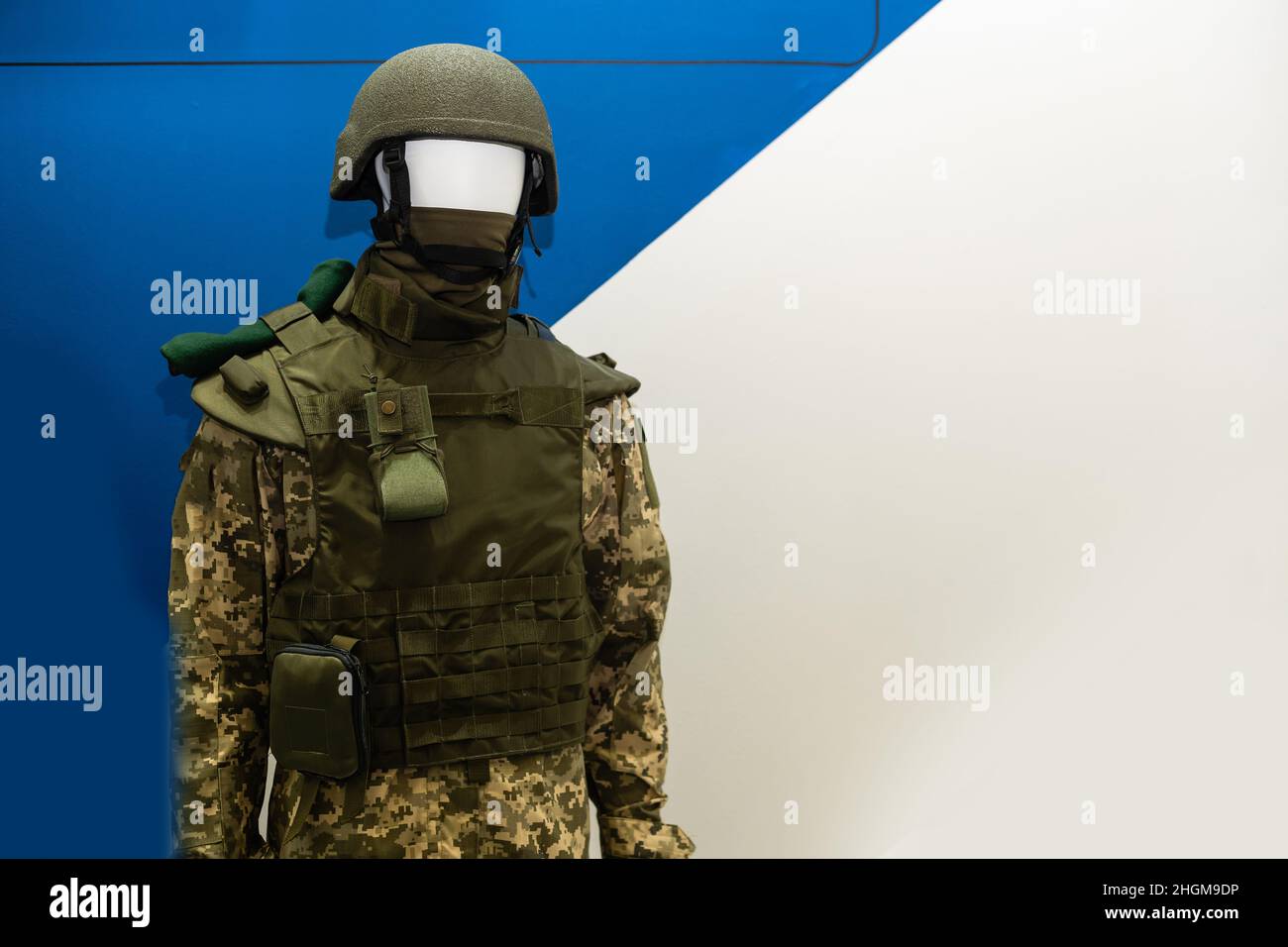 Mannequin in an army helmet and bulletproof vest Stock Photo - Alamy