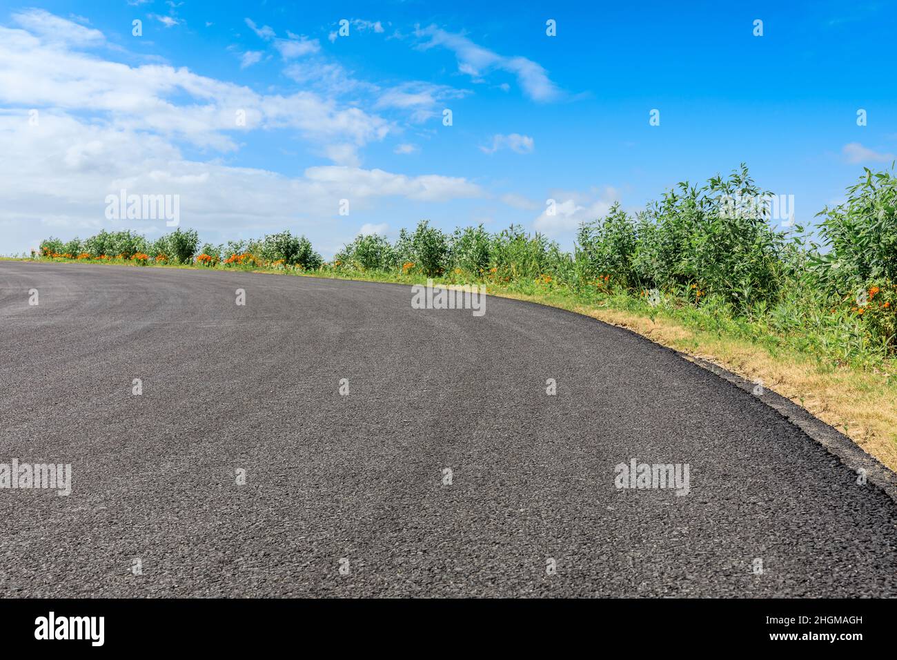 Empty asphalt road and blue sky with white clouds Stock Photo - Alamy