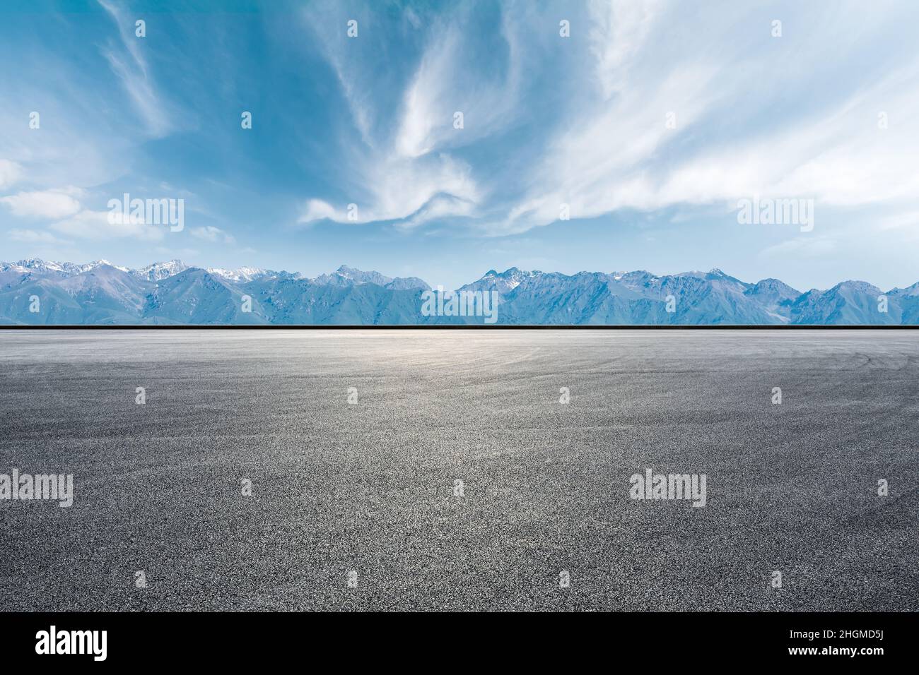 Empty road background hi-res stock photography and images - Alamy