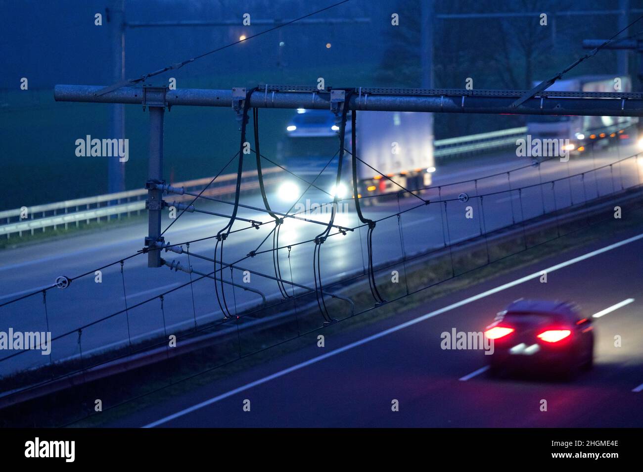 Wesenberg, Germany. 19th Jan, 2022. Trucks and cars drive in the area ...