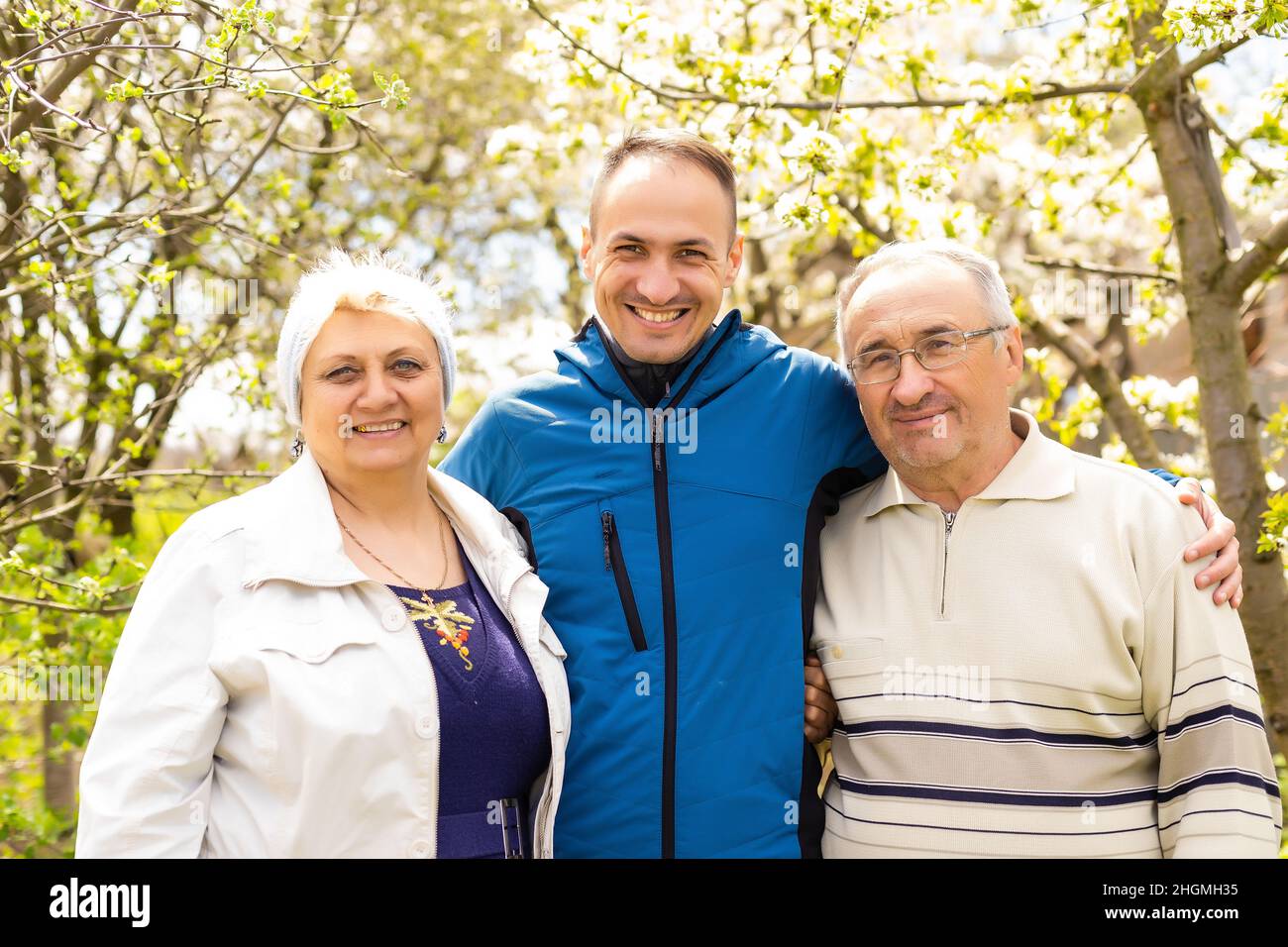 Elderly couple setting up hi-res stock photography and images - Alamy