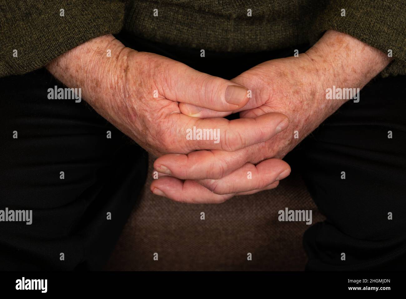 Close up picture of a senior man's hands Stock Photo - Alamy
