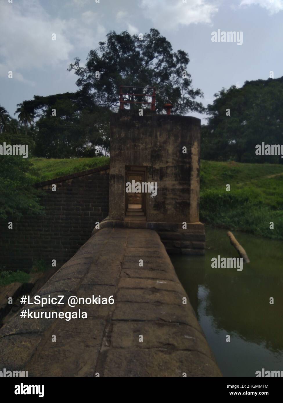 old dam anicut Stock Photo - Alamy