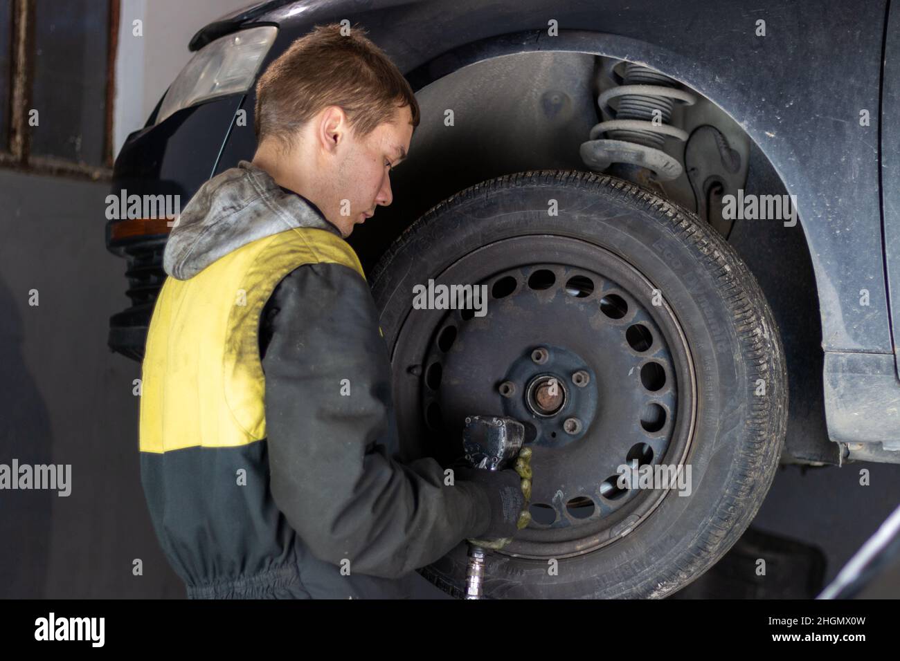 Vulcanized rubber tire hi-res stock photography and images - Alamy