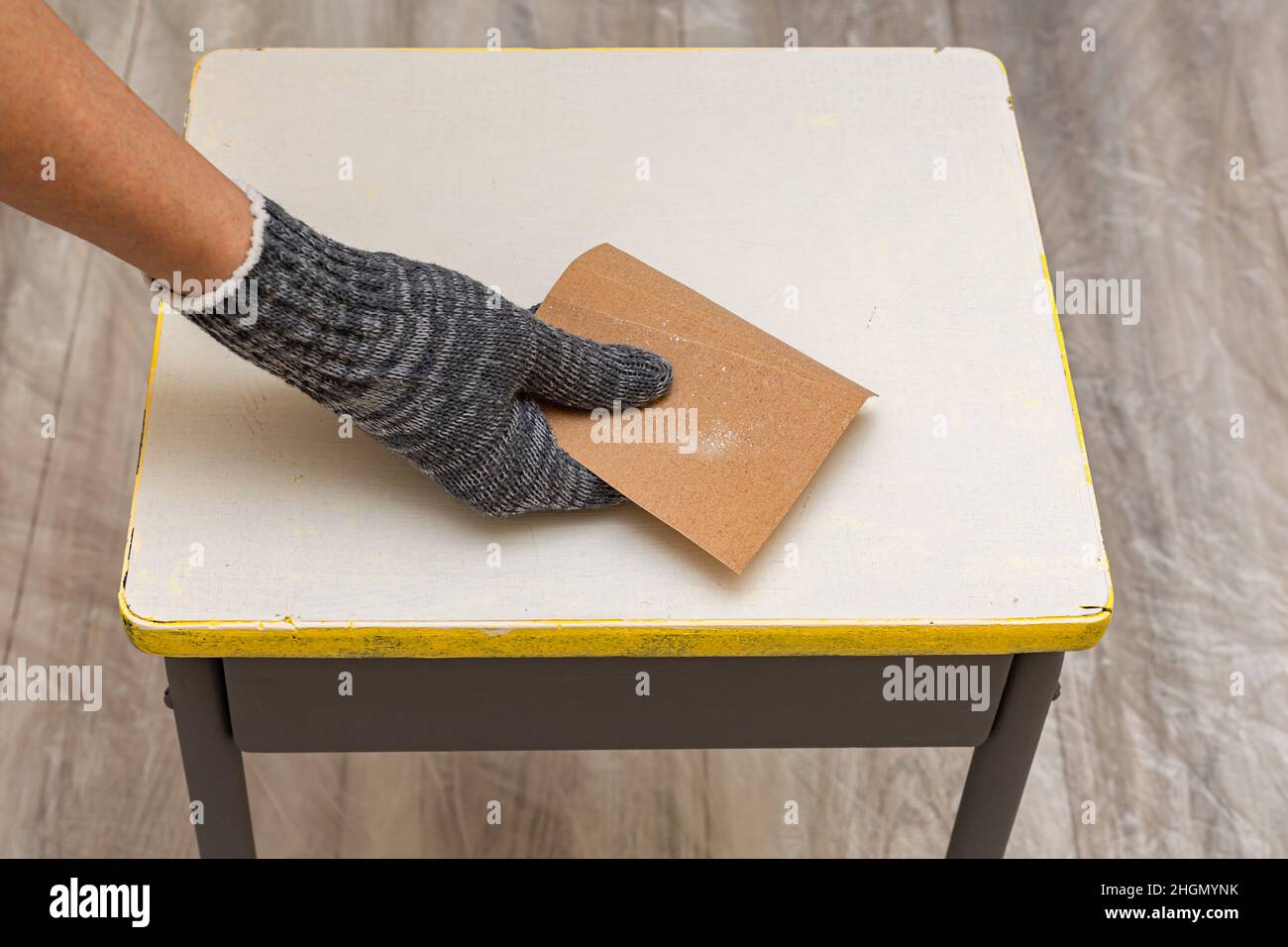Hand with sandpaper hi-res stock photography and images - Alamy