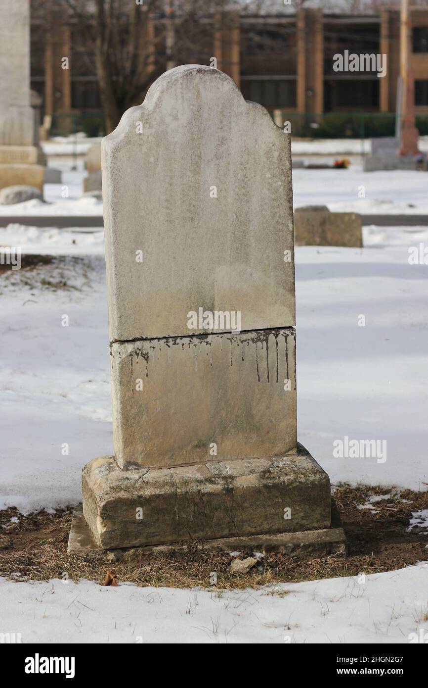 Centuries old stone gravestone hi-res stock photography and images - Alamy