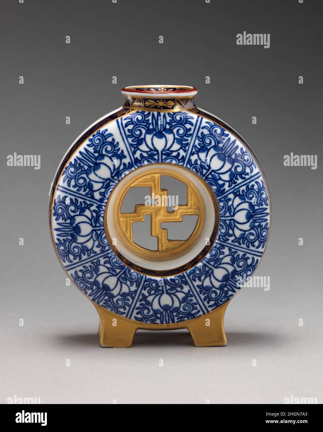 Moon flask with fretwork center 1880 Worcester factory After the end of ...