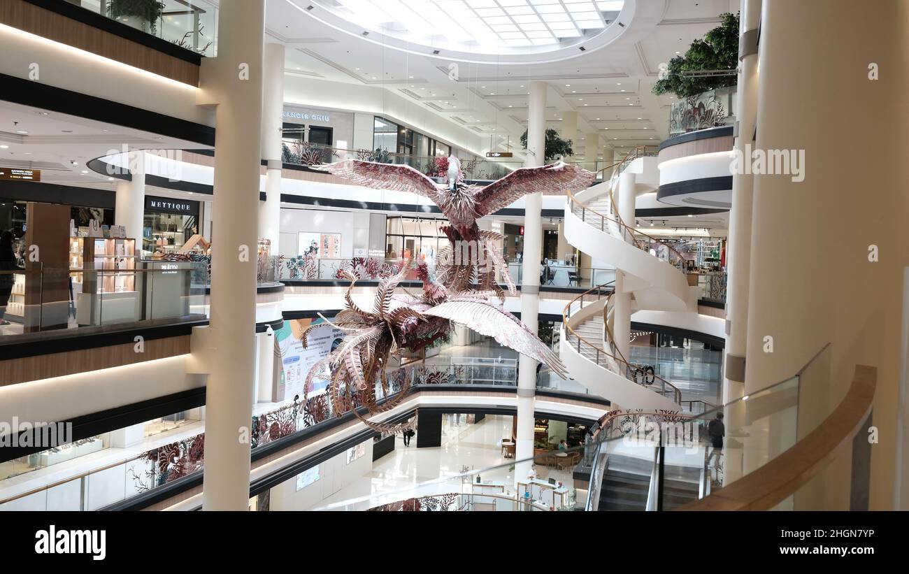 Shopping mall pillars hi-res stock photography and images - Alamy