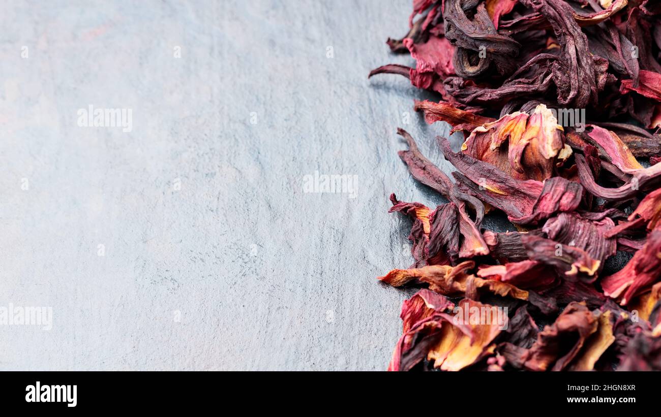 Flowers red hibiscus tea. Dry hibiscus petals on a dark background ...