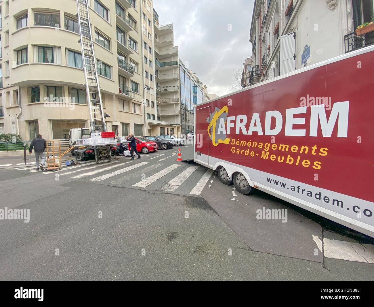 MOVING HOUSE IN PARIS Stock Photo - Alamy