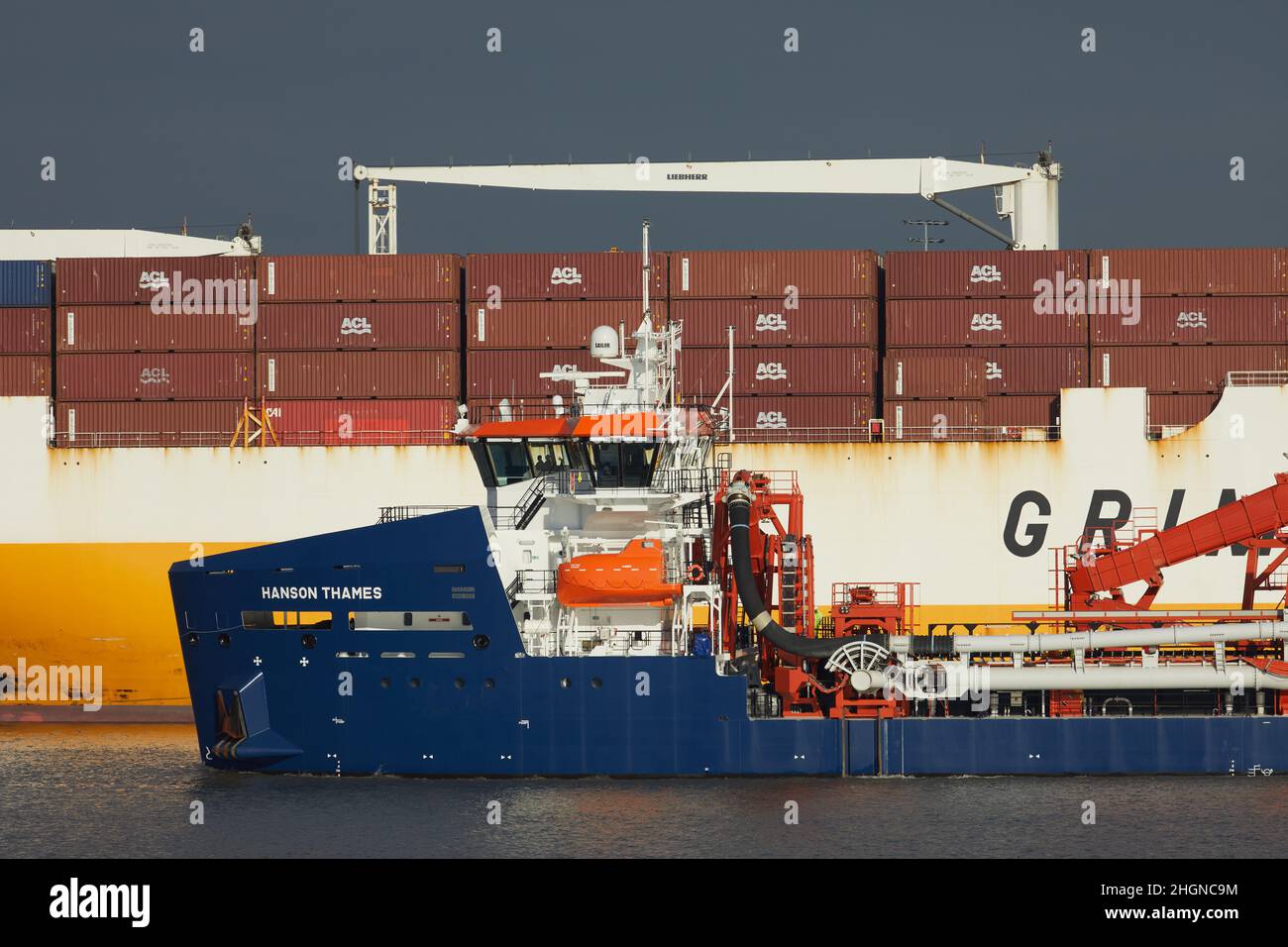 Hanson thames dredger hi-res stock photography and images - Alamy