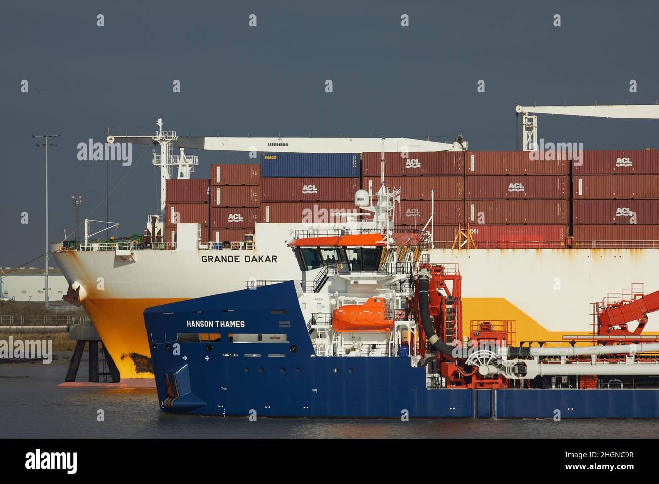 Hanson thames passing container ship hi-res stock photography and ...