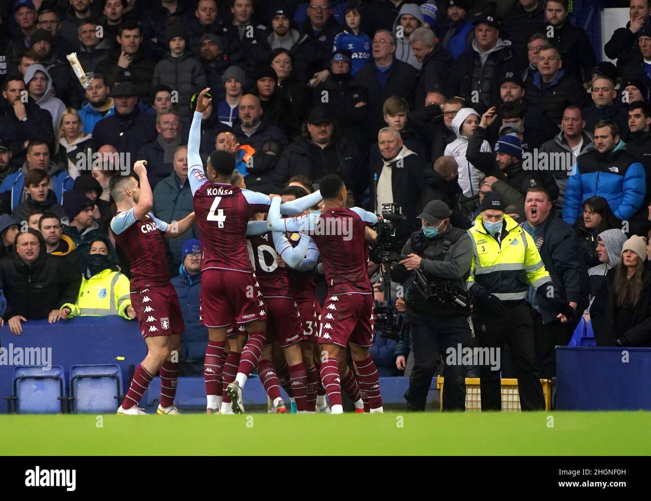 Football fans angry premier hi-res stock photography and images - Alamy