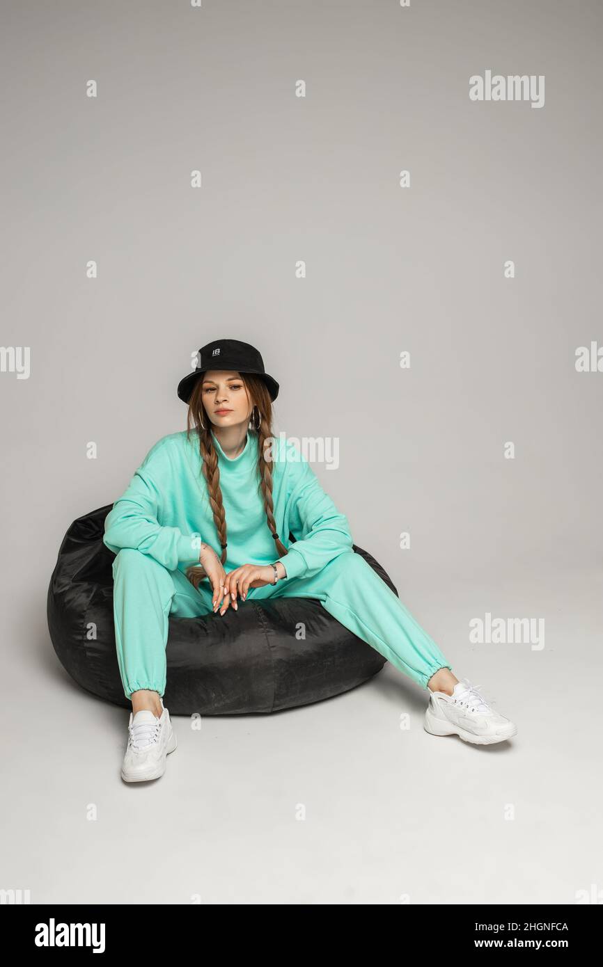 Girl sitting stock hi-res stock photography and images - Alamy