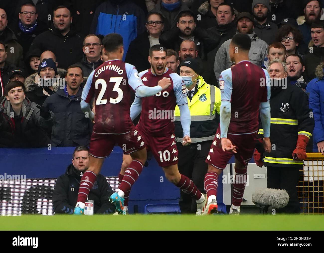 Football fans angry premier hi-res stock photography and images - Alamy