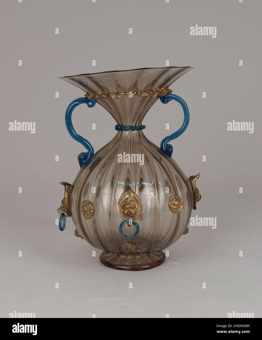 Carinated vase hi-res stock photography and images - Alamy