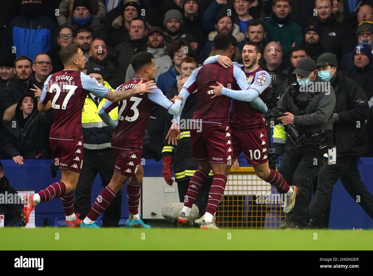 Football fans angry premier hi-res stock photography and images - Alamy