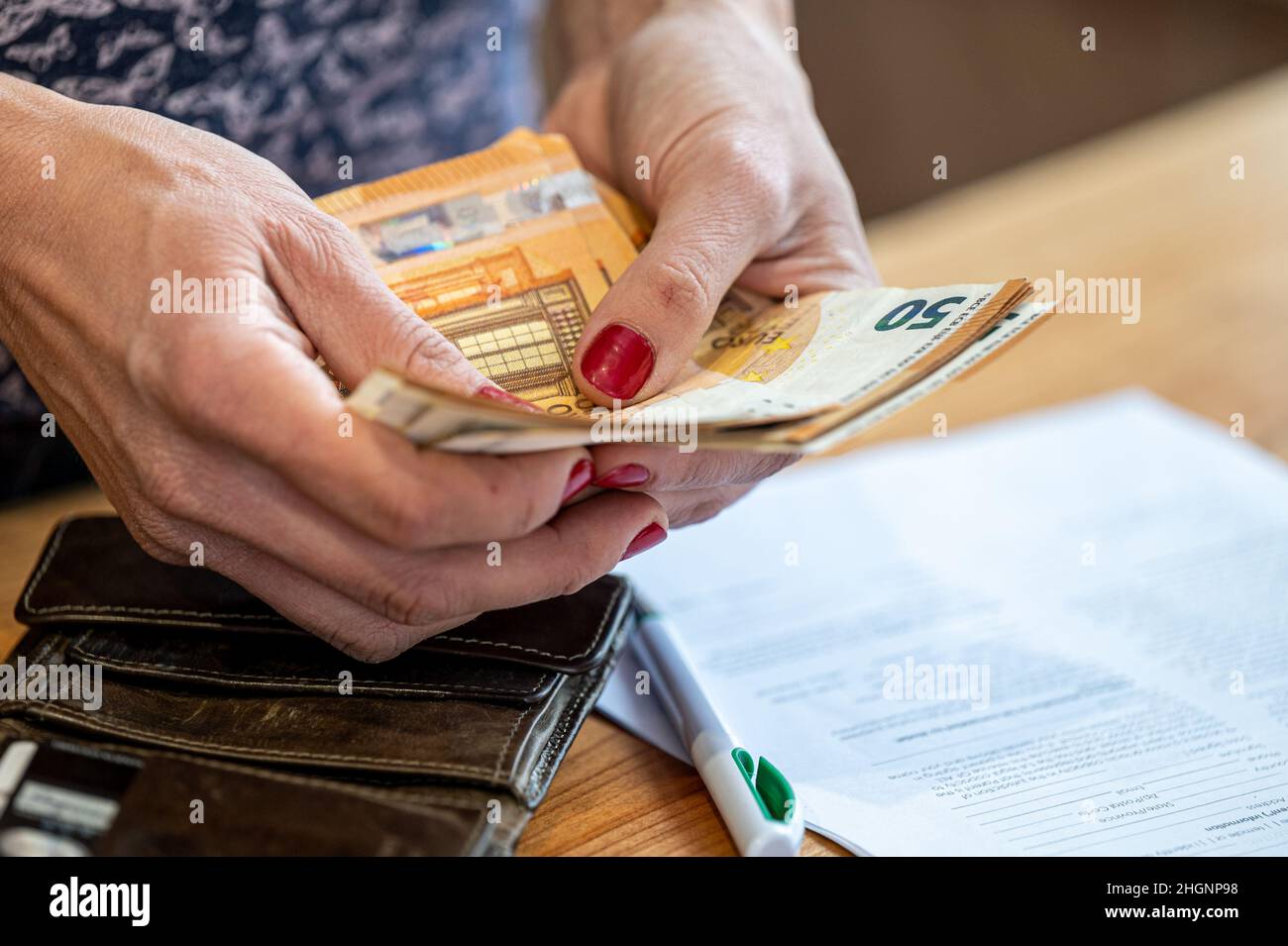 Woman counting money hands hi-res stock photography and images - Alamy