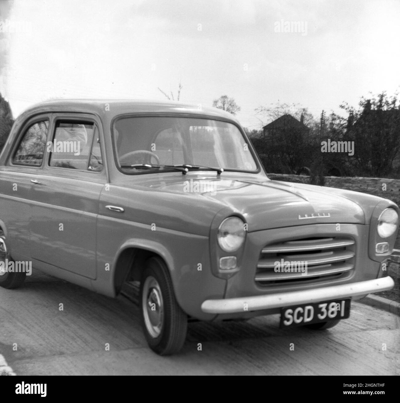 1950s ford car uk Black and White Stock Photos & Images - Alamy
