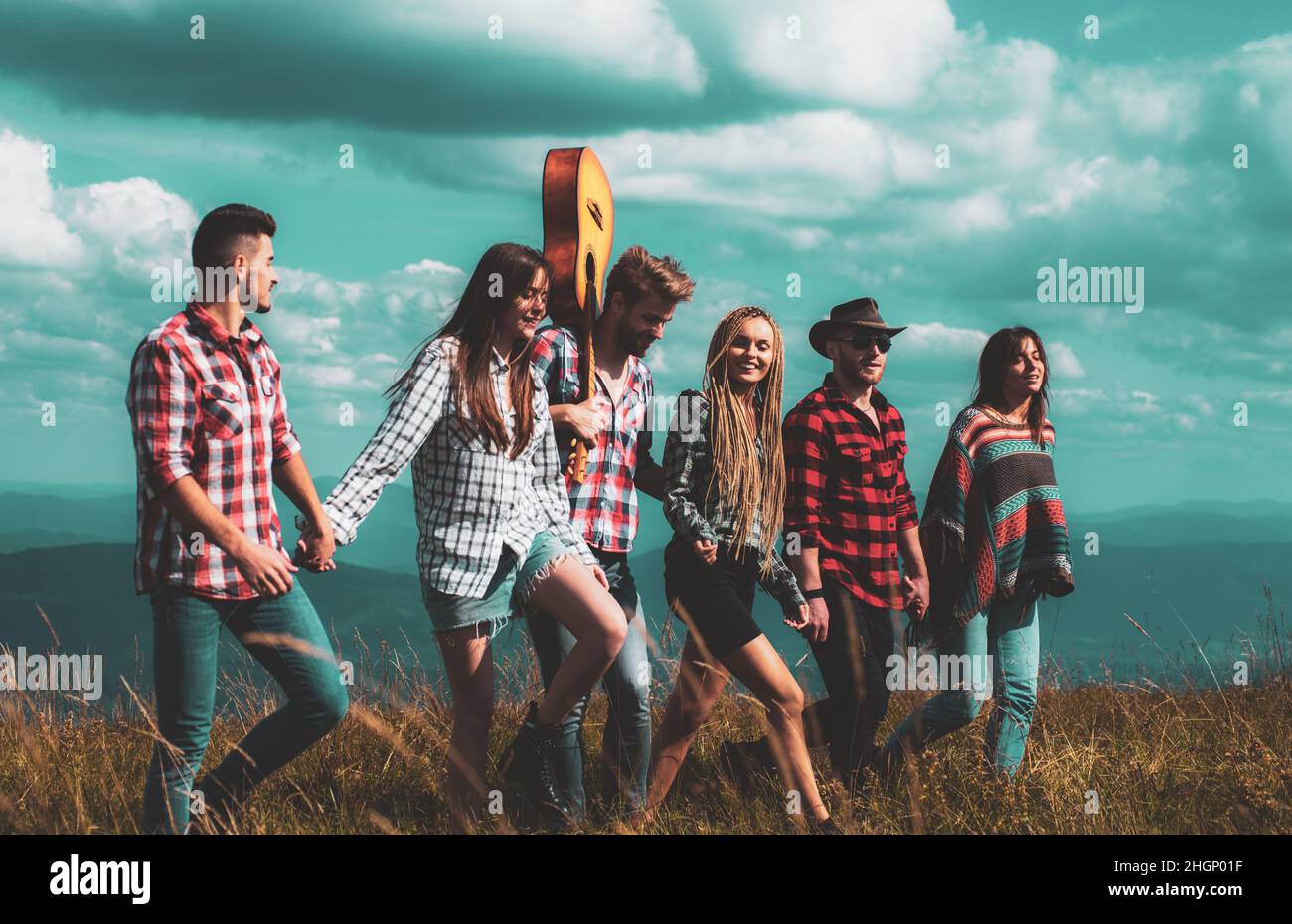 Teens relaxing outside hi-res stock photography and images - Alamy