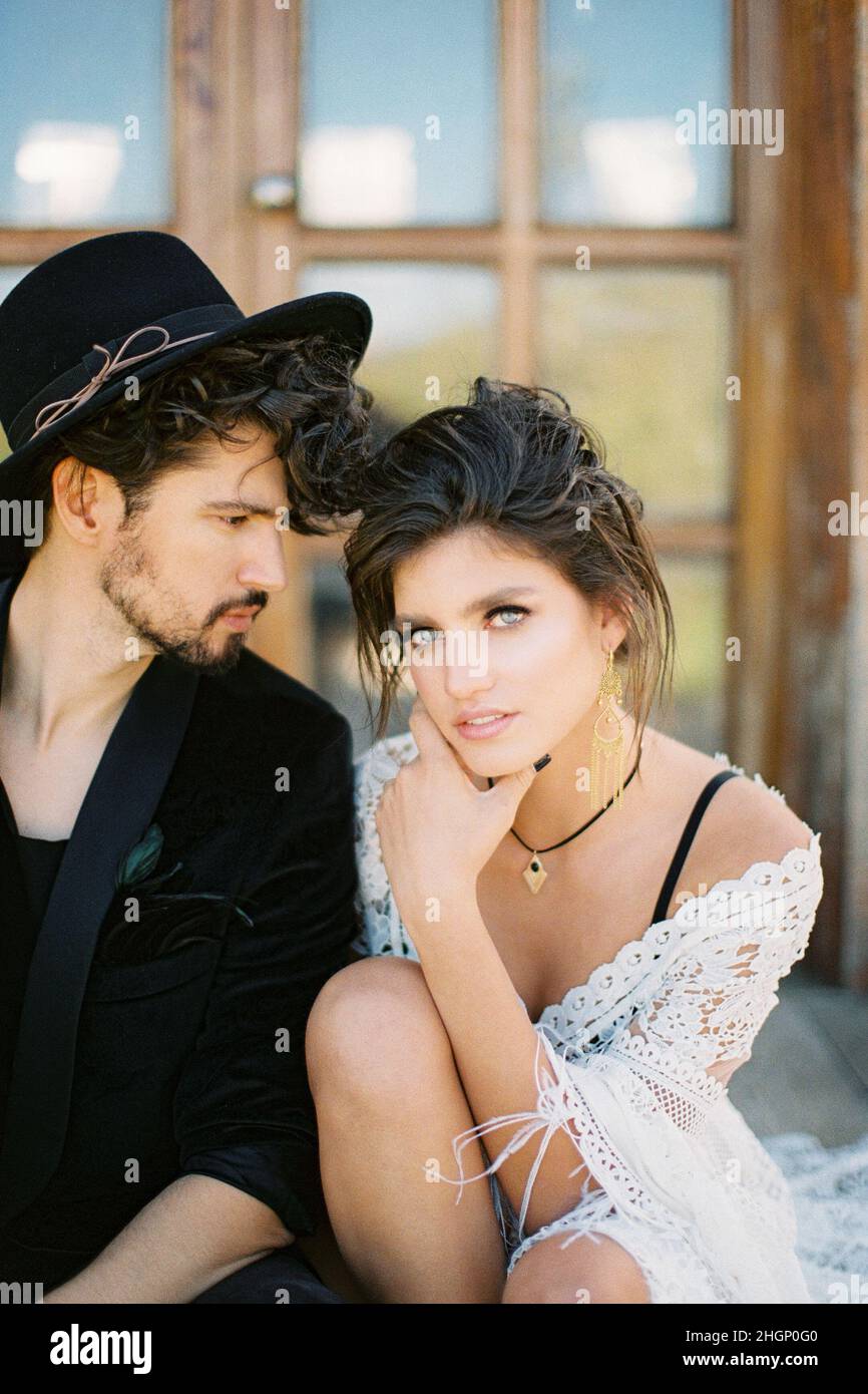 Couple wedding threshold hi-res stock photography and images - Alamy